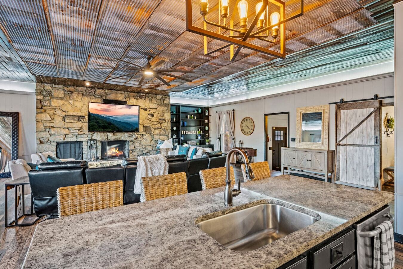 The Farmhouse: Quiet 3br Farmhouse W/firepit | Huge Yard+privacy - Lebanon, TN