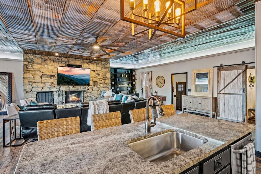 The Farmhouse: Quiet 3br Farmhouse W/firepit | Huge Yard+privacy - Lebanon, TN