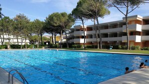 Estúdio, vários quartos, varanda, vista para a piscina | Piscina | Piscina exterior 
