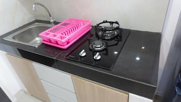 Estúdio | Casa de banho | Um polibã, toalhas fornecidas, sabão, champô