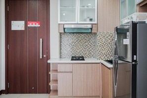 Apartamento | Cozinha privada | Um frigorífico/congelador grande, uma placa de cozinha 