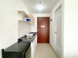 Estúdio | Cozinha privada | Um frigorífico, uma placa de cozinha, uma panela elétrica de arroz 