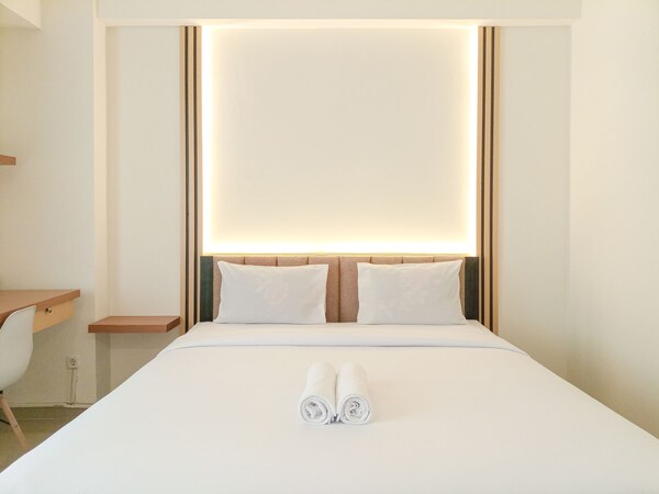 Cozy Stay Studio Room At Altuz Seturan Yogyakarta Apartment - Yogyakarta