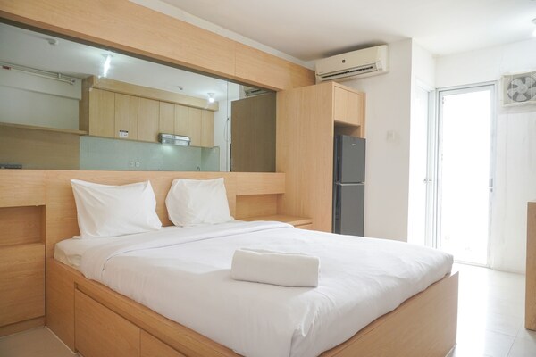 Good Deal And Homey Studio Bassura City Apartment - West Java
