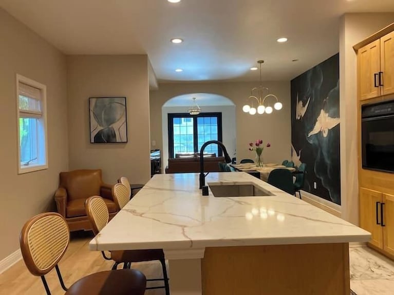 Brady Street Luxury | Close To Downtown | Sleeps 8 - Milwaukee, WI