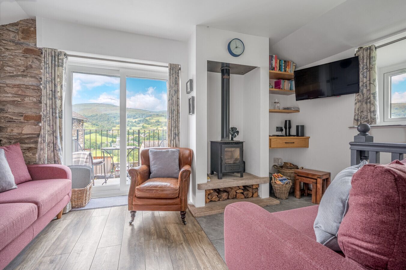 Romantic Getaway, Little Two Bed, Two Bath Barn Conversion With Amazing Views & Parking - Ambleside