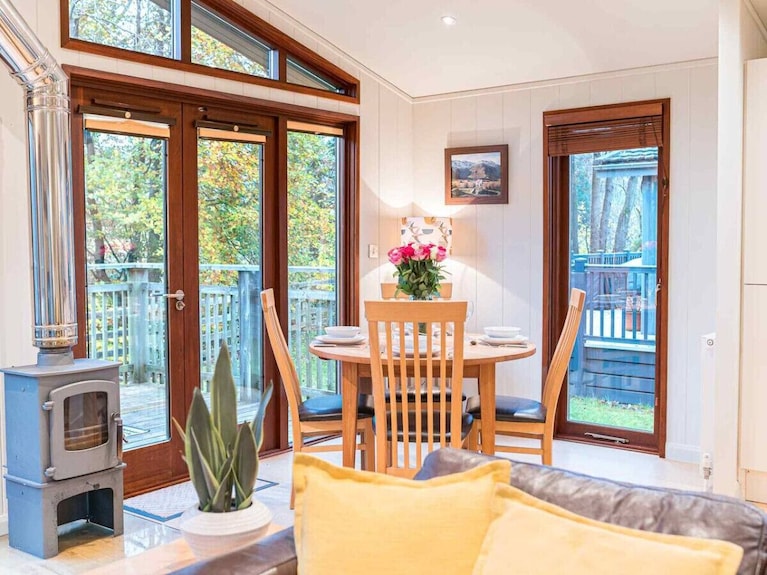 Family Getaway In This Lovely Lakeland Lodge With Private Parking And Patio - Ambleside