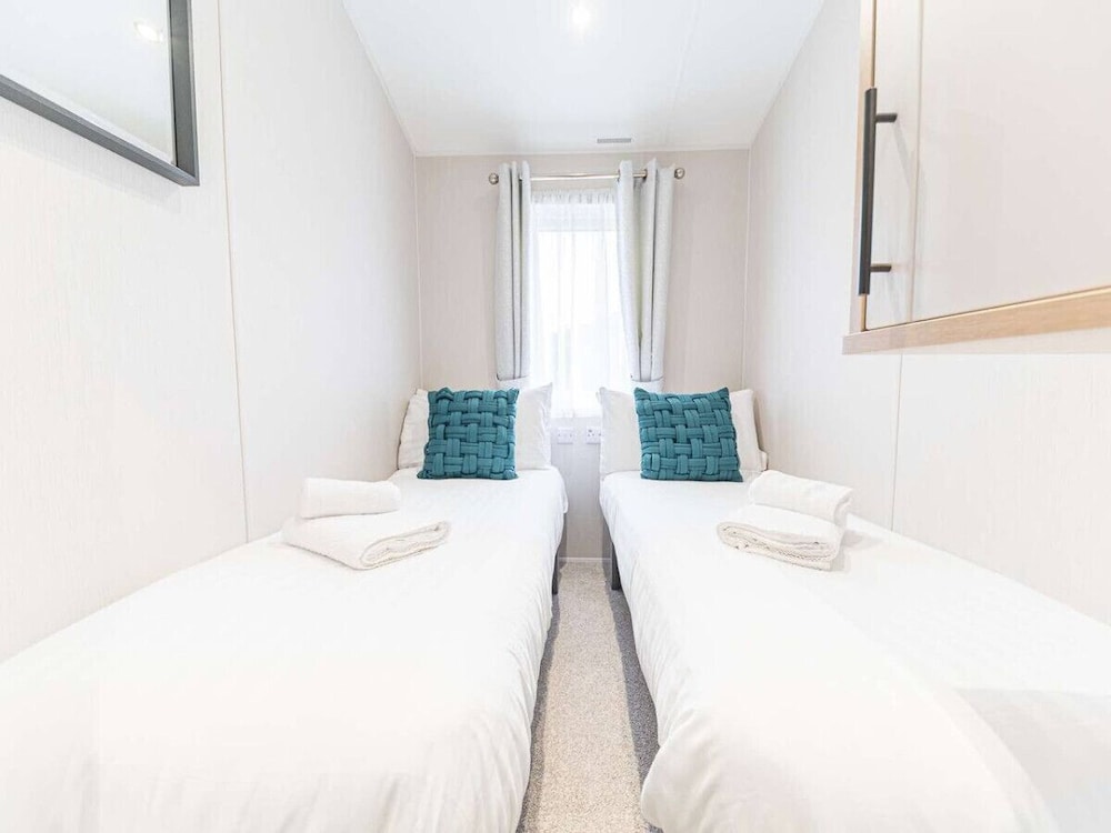 Stylish Lodge On Popular Holiday Park, Easy Access To Lakes And Dales And Free Parking - Carnforth