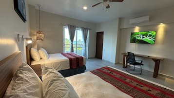 1 quarto, roupas de cama premium, cofres nos quartos, escrivaninha