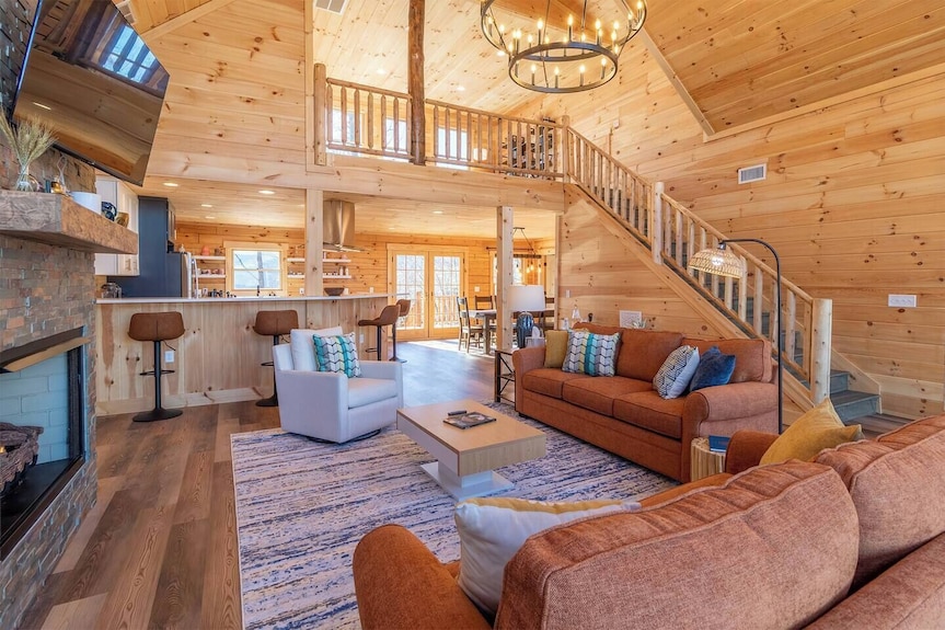 Moksha Retreat - A-frame|mtn Views|hot Tub|king Ensuites - Black Mountain, NC