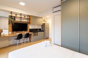Arvo 85 room | Cortinas blackout, ferros/tábuas de passar roupa, Wi-Fi de cortesia