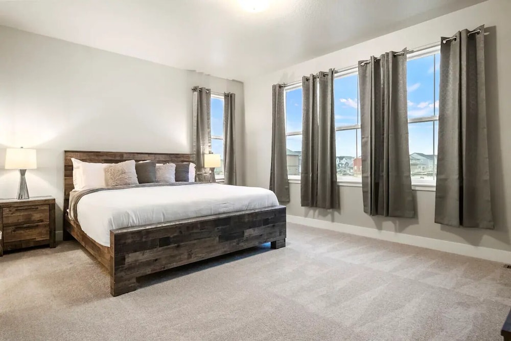 Brand New Home Near Airport! - Denver Airport (DEN)