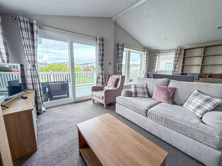 Beautiful Lodge With Decking In Hunstanton At Manor Park Ref 23195k - Norfolk