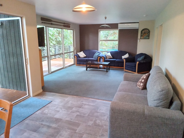 Holiday House On 1 Acre Of Native Bush A Few Minutes Walk To Lake Brunner - Moana