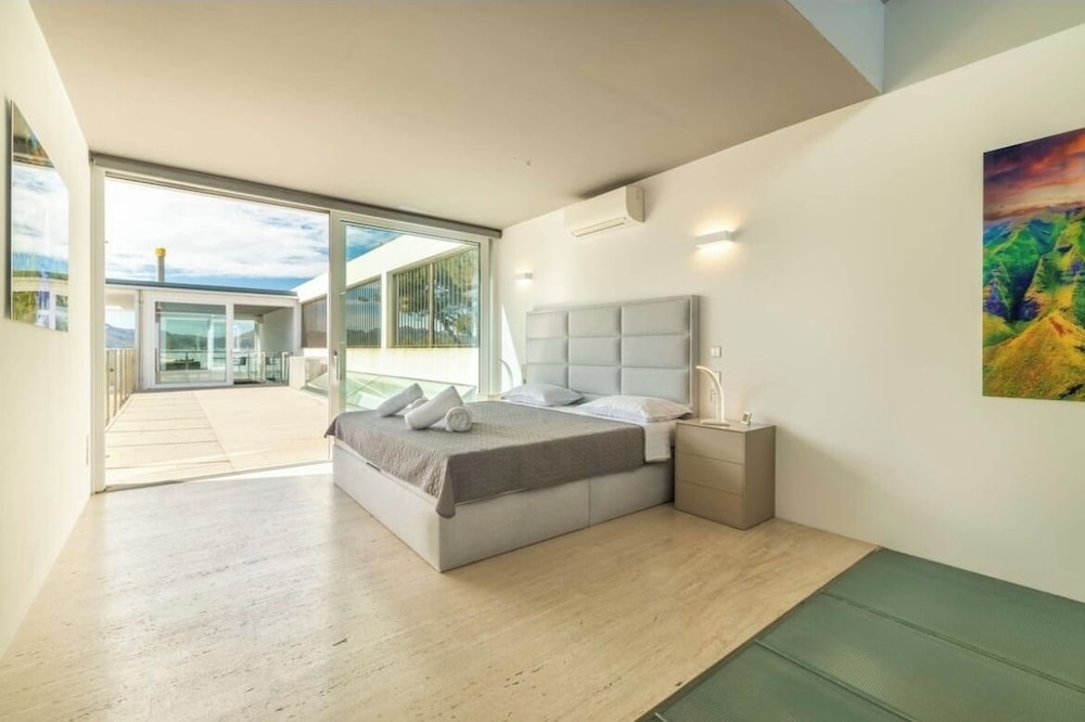 Villa 'Seafront  Sunset Alcudia' With Sea View, Wi-fi And Air Conditioning - Alcúdia