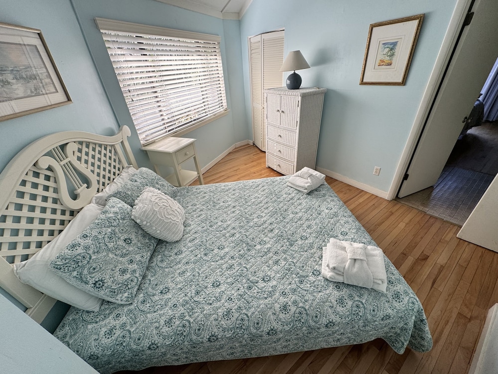 Bright, Beachy Cottage In Sea Pines – Private, Freestanding Home With Porch - Bluffton, SC