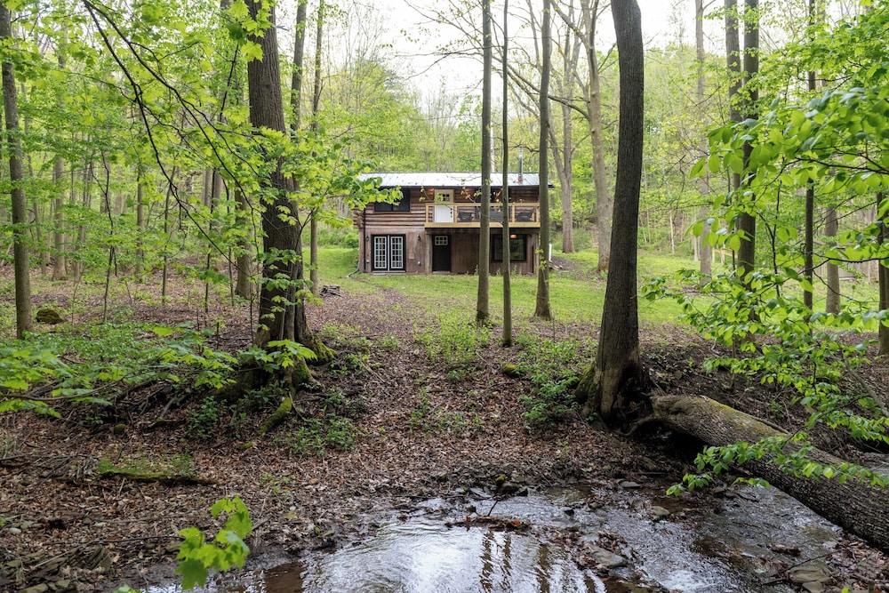 Peaceful Naples Cabin W/ Deck & Stream Views - Naples, NY