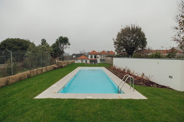 Home With A Pool By Vacationy - Porto