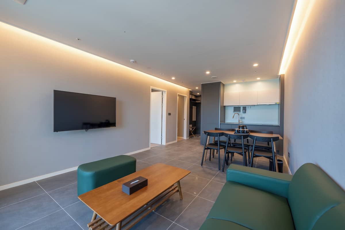 Quarto Duplo Deluxe, 2 quartos, vista parcial para o oceano (Family) | Wi-fi grátis, roupa de cama fornecida