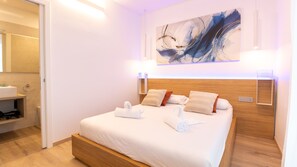 Quarto casal premium | Edredons de pluma, camas com colchões de espuma com sistema de memória