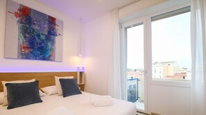 Quarto casal standard | Edredons de pluma, camas com colchões de espuma com sistema de memória