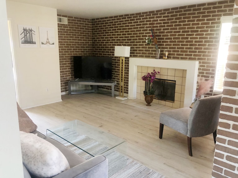 Lovely 4br3ba House Downstairs Office Private Fenced Yard 30% Monthly Discount - Riverside, CA