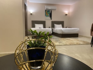 Suite Júnior | Roupa de alta qualidade, minibar, cofre no quarto, secretária 