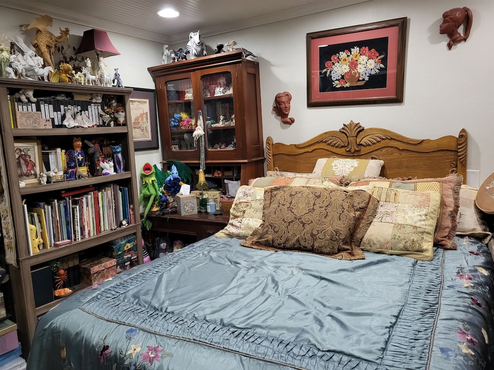 Cozy Older Home, Zen Like Garden. Pet Friendly. Not For People With Allergies. - Wisconsin