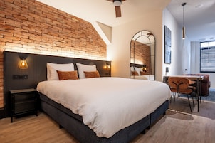Quarto Duplo Deluxe | Cofre no quarto, Wi-fi grátis, roupa de cama fornecida 