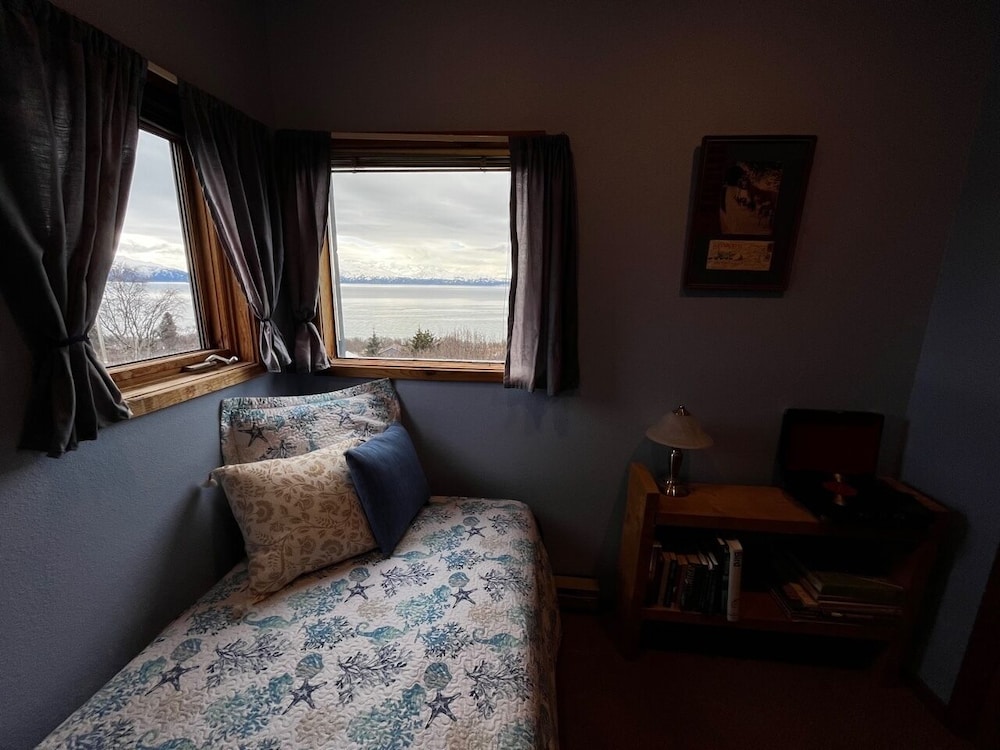 Augustine Sea Watch Private Peaceful And Secluded
Enjoy This Truly Alaskan Home! - Homer, AK