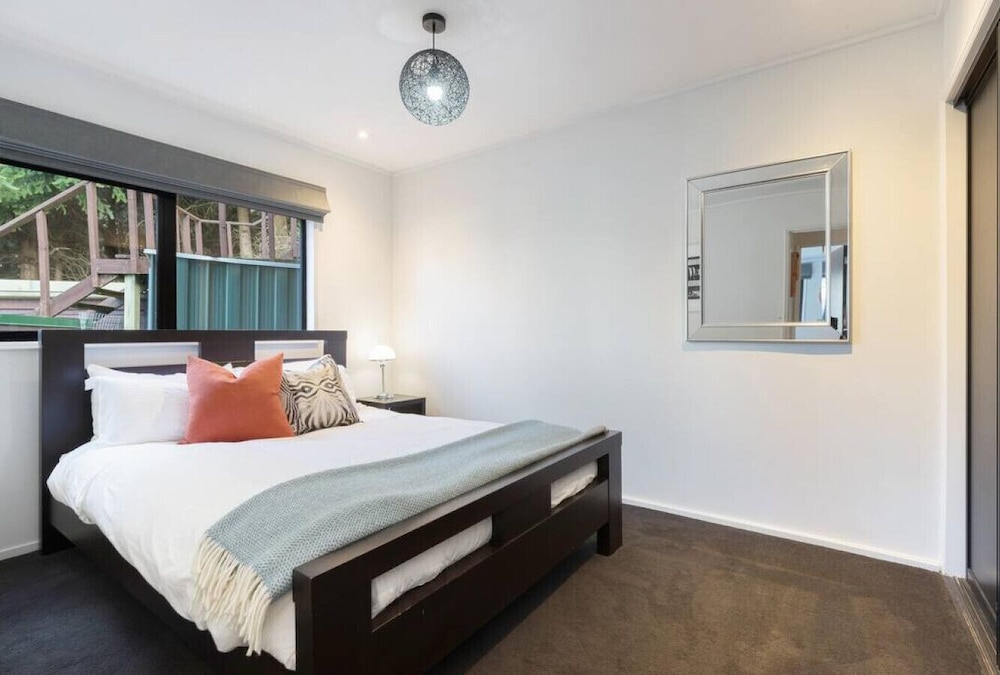 Wood Fire Inside, Bath And Views Of The Remarkable Mountains - Queenstown