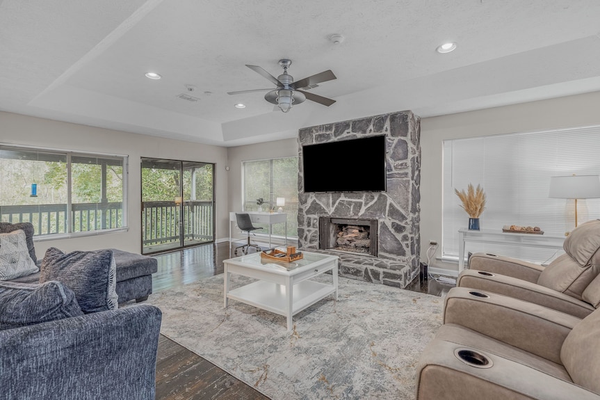 The Pond's Perch ' A+ Privacy ' 1gb Wifi ' Parking ' Towel Warmer ' Double-deck - 몽고메리