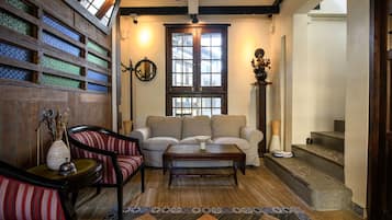Casa Tradicional, 3 quartos | Sala de estar | Smart TV de 32 polegadas com canais digitais, serviços de streaming
