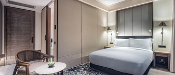 Quarto Deluxe, vista para o jardim | Minibar, cofre no quarto, secretária, cortinas/cortinados opacos 