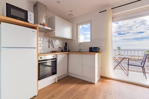 Apartamento | Cozinha privada | Um frigorífico, um micro-ondas, um forno, uma placa de cozinha 