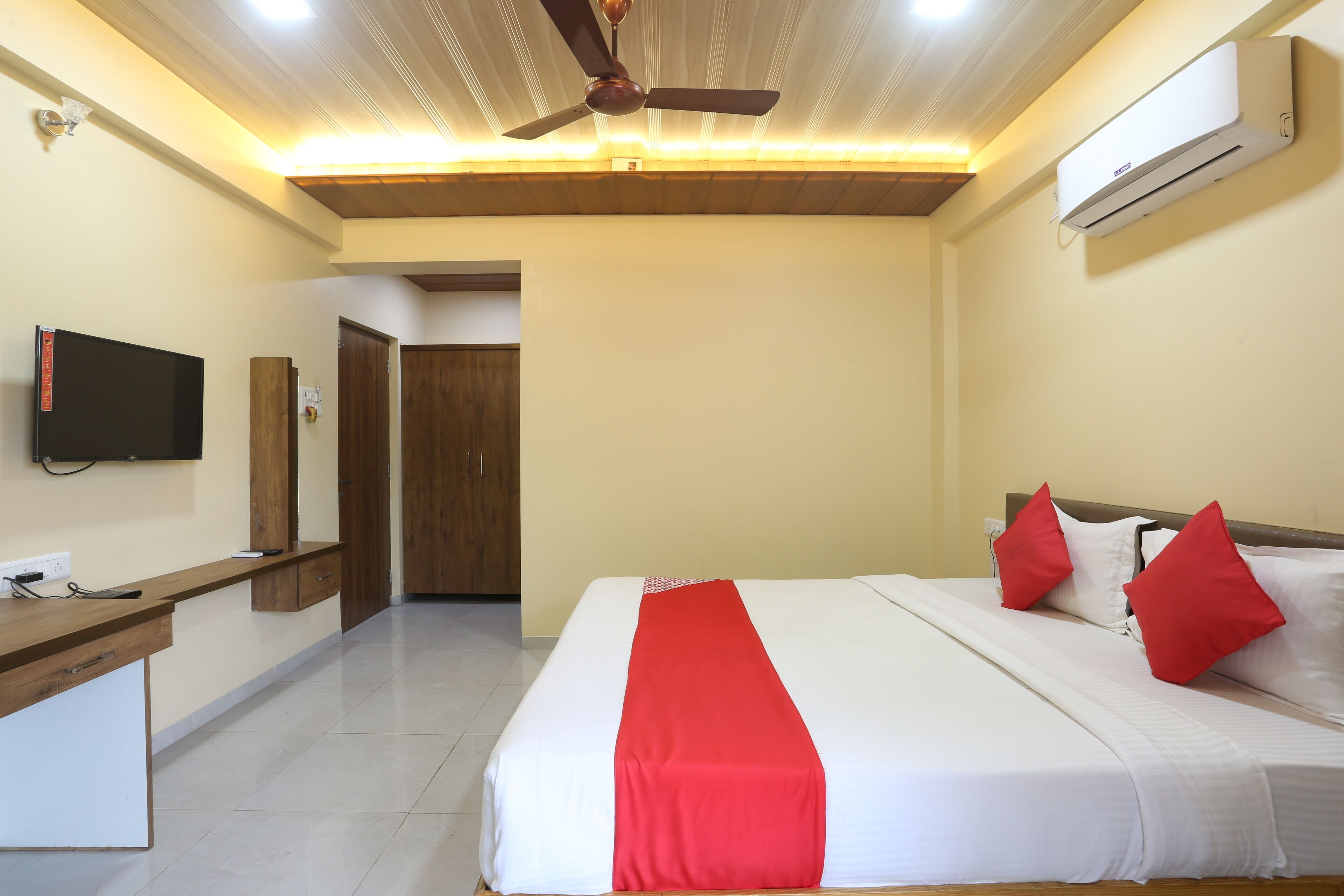 Camas de colchão pillowtop, roupa de cama fornecida 