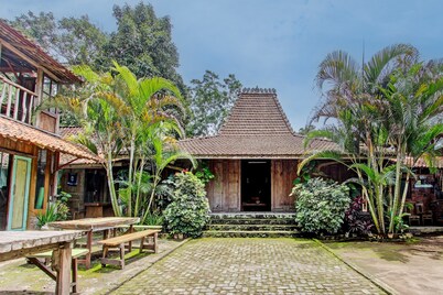 Hotel O Omah Baturan Syariah