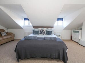 3 quartos, individualmente decorados, individualmente mobiliados