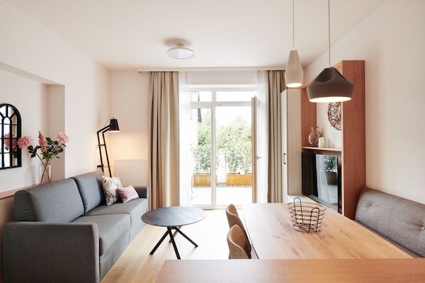 Apartamento standard, 1 quarto, terraço, no jardim | Área de estar | Smart TV 50 polegadas com canais via satélite, Netflix, brinquedos