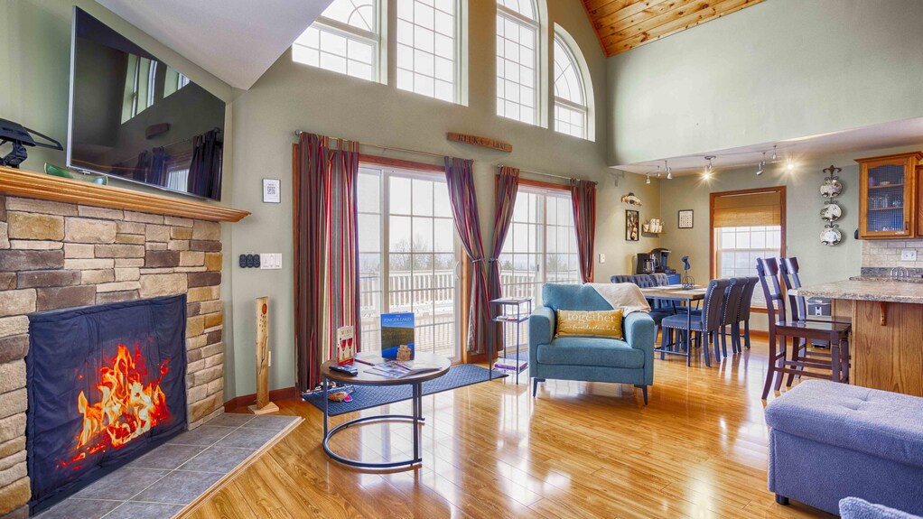 Vineyard With A View: Close To Wineries + Hot Tub! - Bath, NY