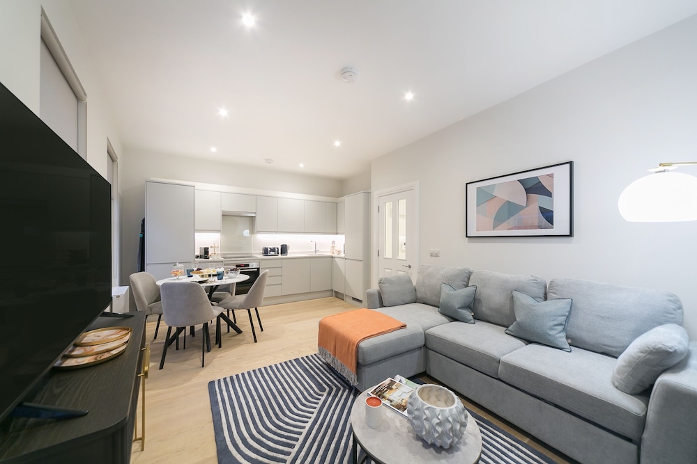 Urban Chic - Acre - Whitehall