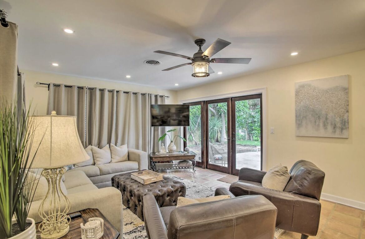 Private Oasis In Exclusive Imperial Point Area, Relaxing Heated Pool ! - Fort Lauderdale