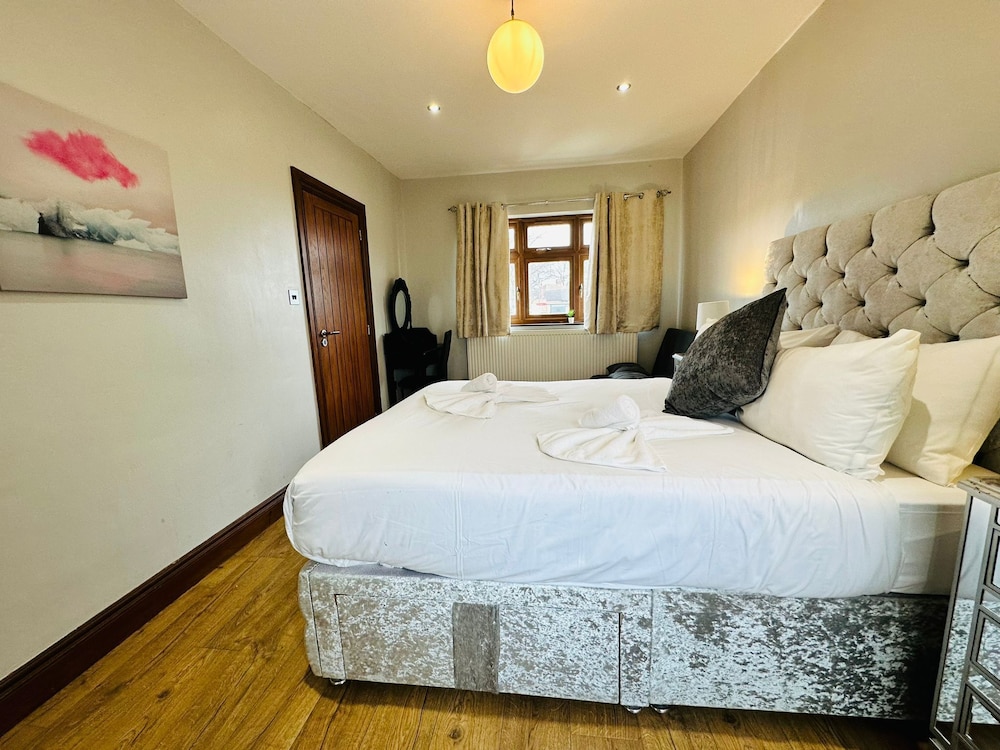 Spacious 6 Bed House In Wembley - Barnes