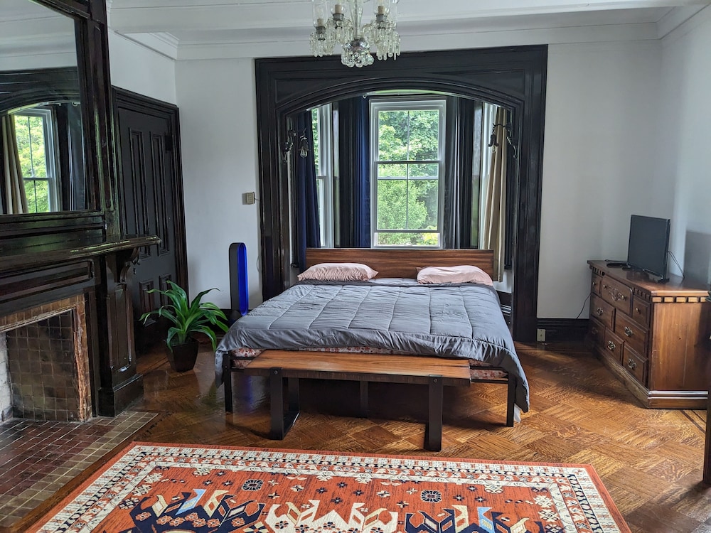Majestic Riverview Estate - Breathtaking Views - Newburgh, NY