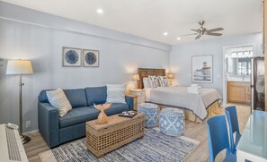 1 quarto, com decoração personalizada, com mobília individualizada 