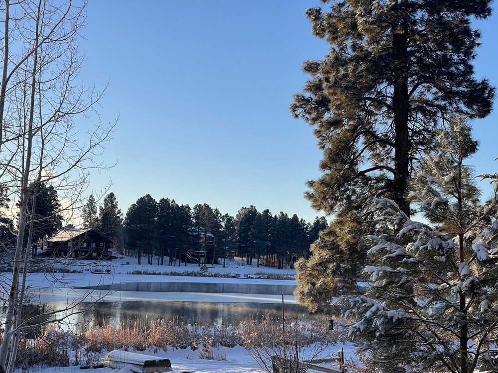 We Have it All! On the lake, Private Dock! Fishing, Panoramic Views ...