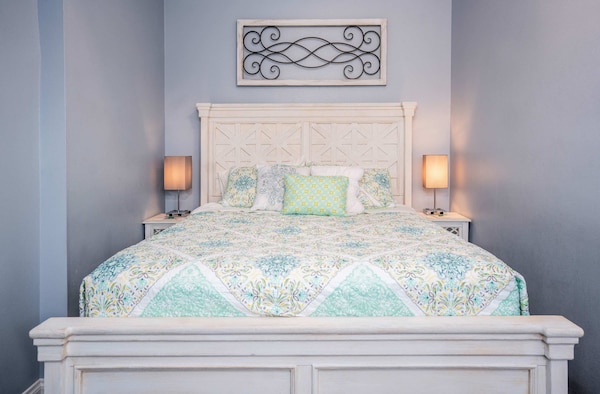The Hideaway At Hayloft Lodge Chic & Unique Stay - Lakeside Beach, Genoa City