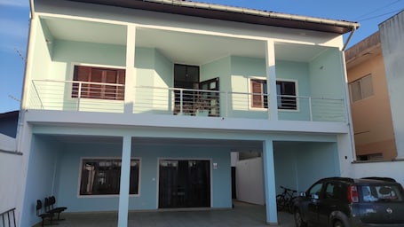 Fachada do alojamento. Casa do Bert Itanhaén