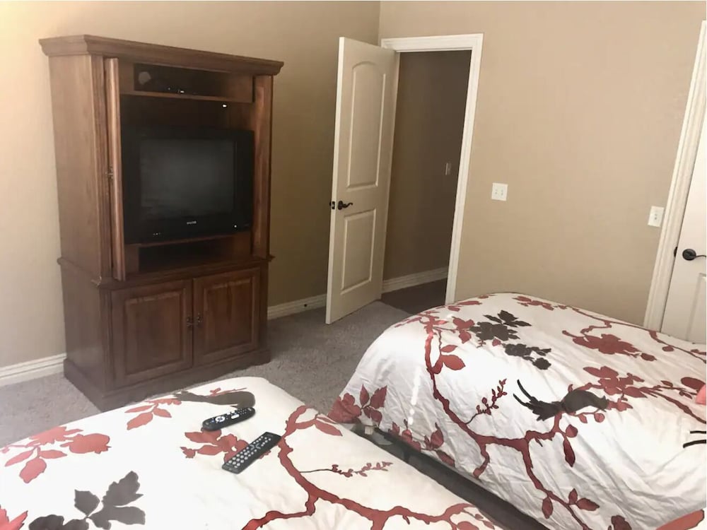 Looking For A Fantastic Home That Is Well-stocked? Look No Further! - Fayetteville, AR