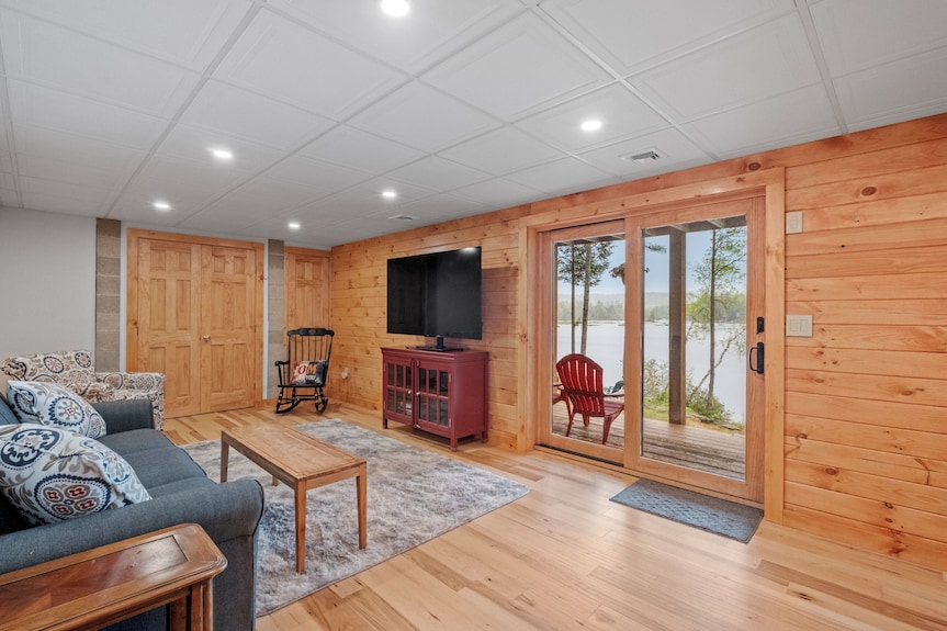 We Are Perfectly Situated For Adventure! While You May Never Want To Leave The Lake, You Are Just A Short Drive Away From Incredible Local Attractions - Wellington State Park, Bristol